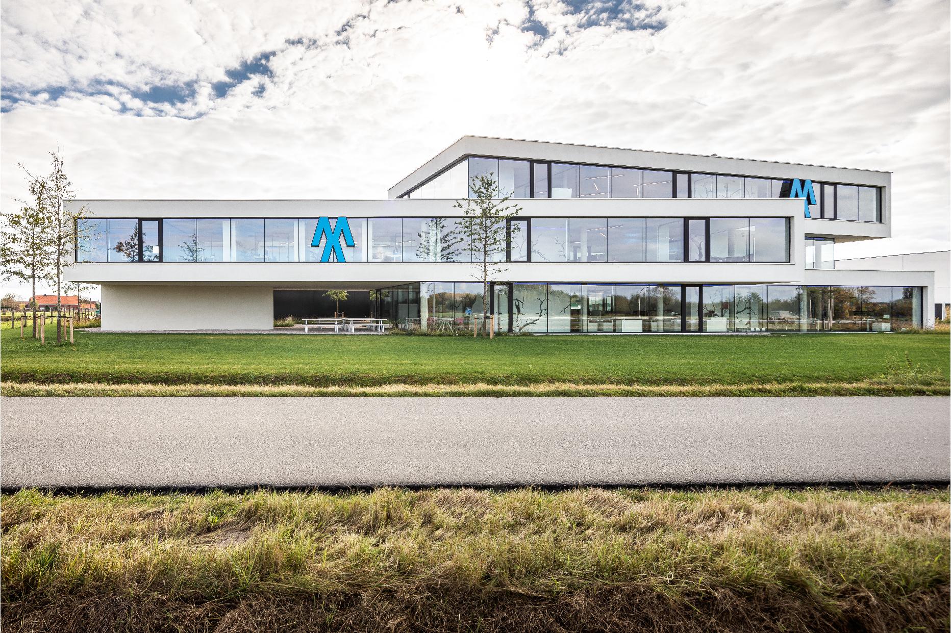 Maxicon - connection